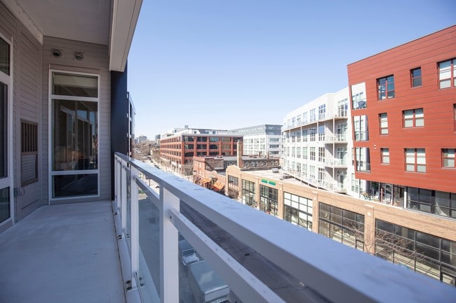 Contour on Prospect Apartments - Milwaukee, WI | Apartments.com