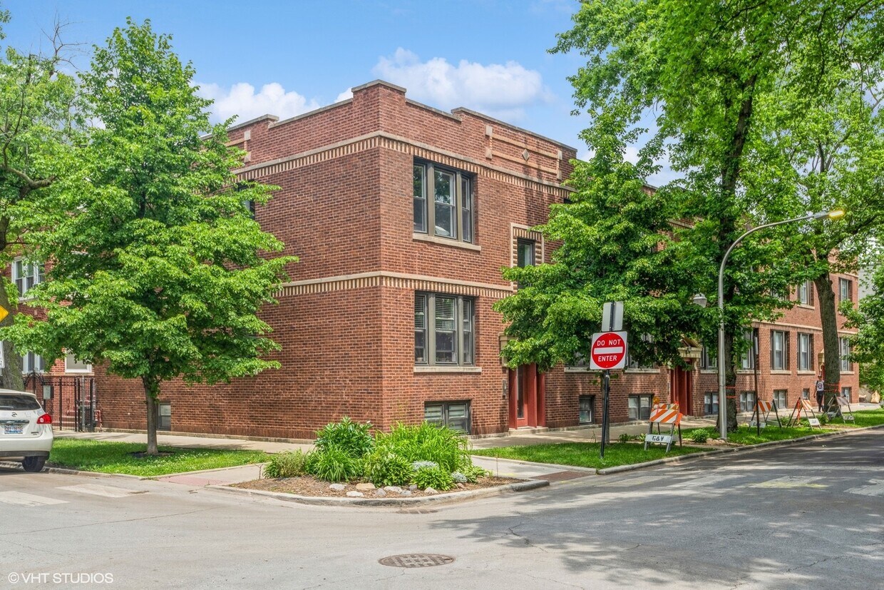 2924 W Berteau Ave Unit 2, Chicago, IL 60618 - Condo for Rent in ...
