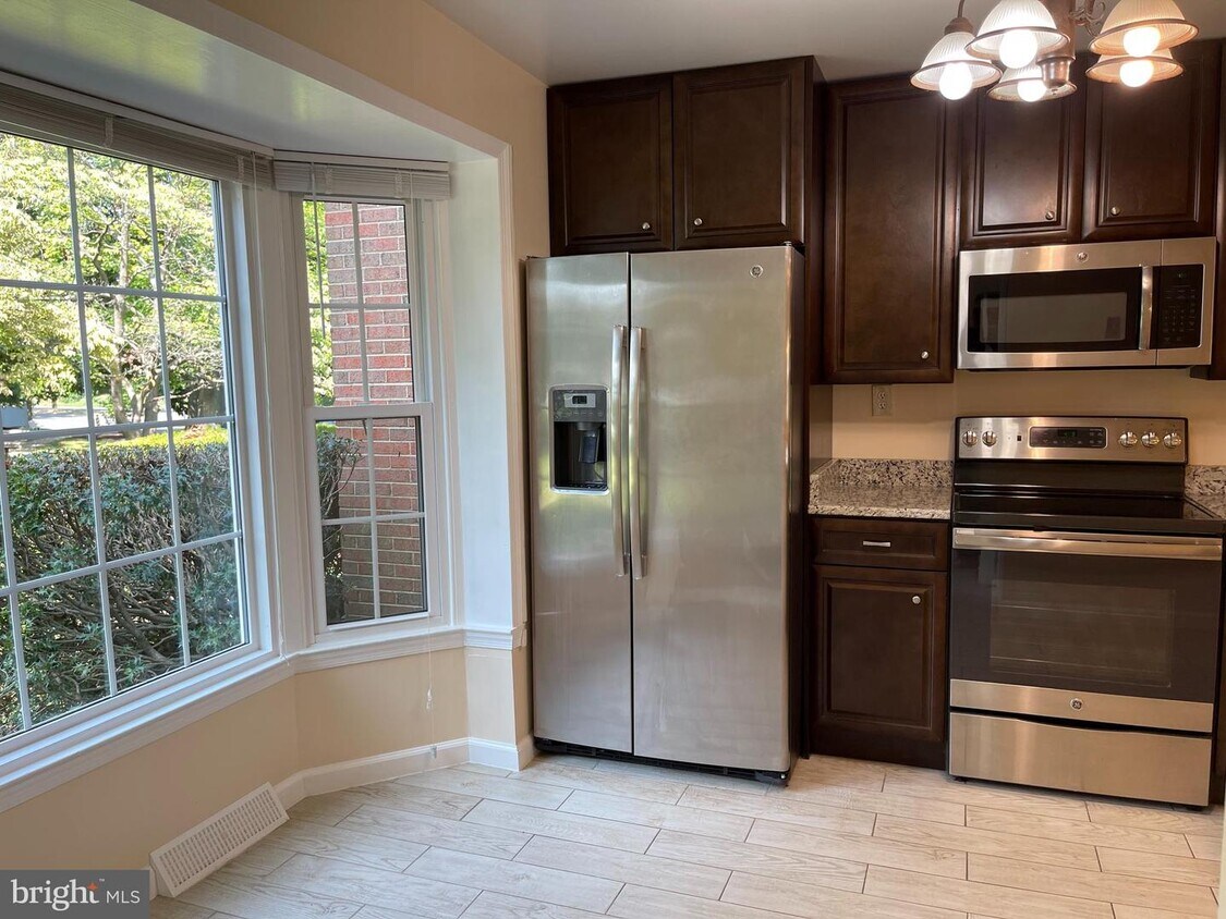 10521 Assembly Dr, Fairfax, VA 22030 - Townhome Rentals in Fairfax VA ...