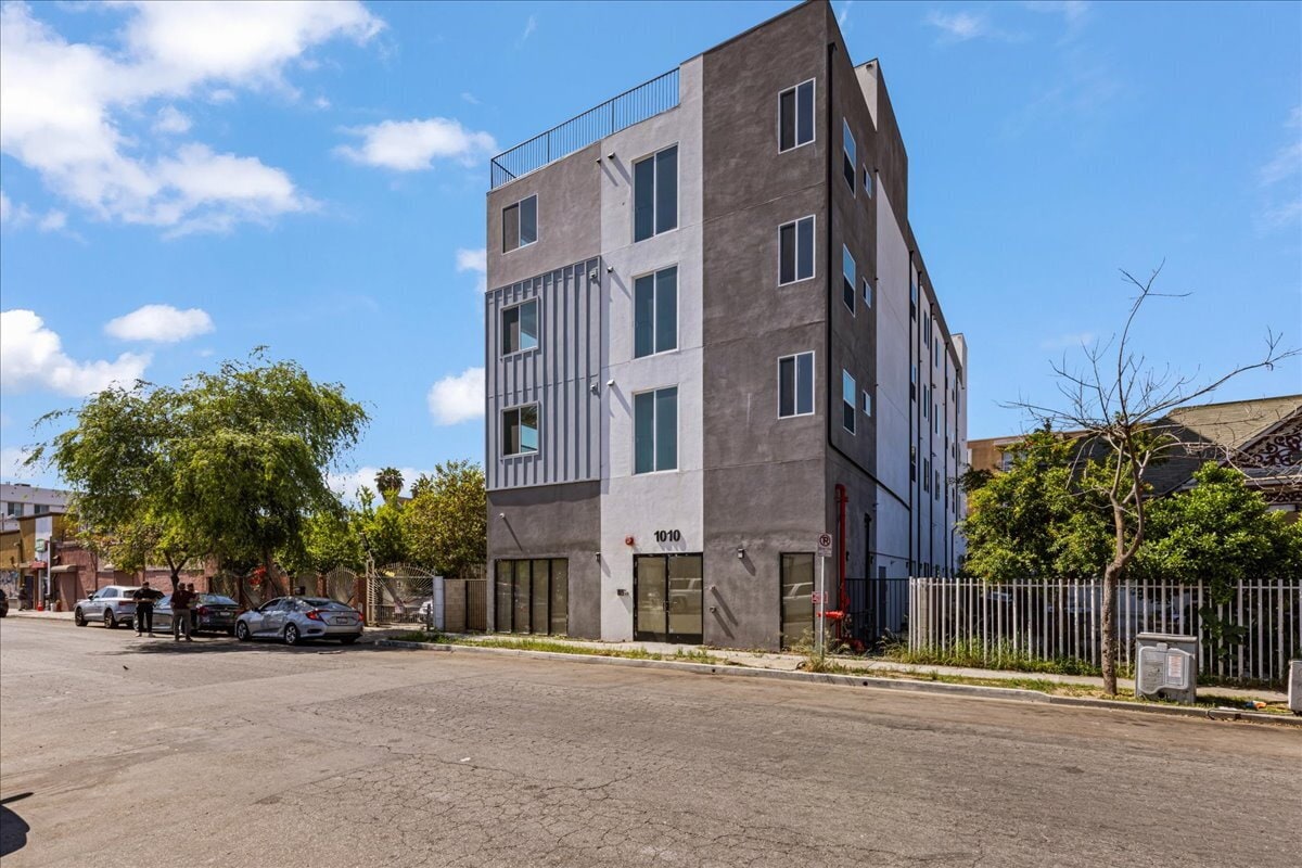 1010 E 25Th St, Los Angeles, CA 90011 - Room for Rent in Los Angeles, CA | Apartments.com