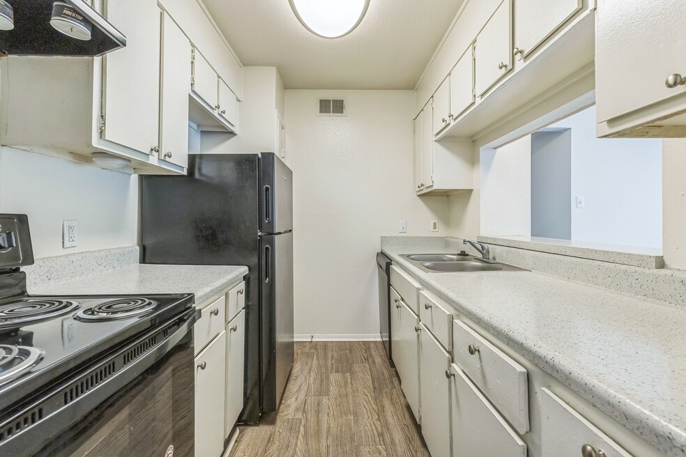 The Mirage - 112 S University Blvd Mobile, AL 36608 | Apartments.com
