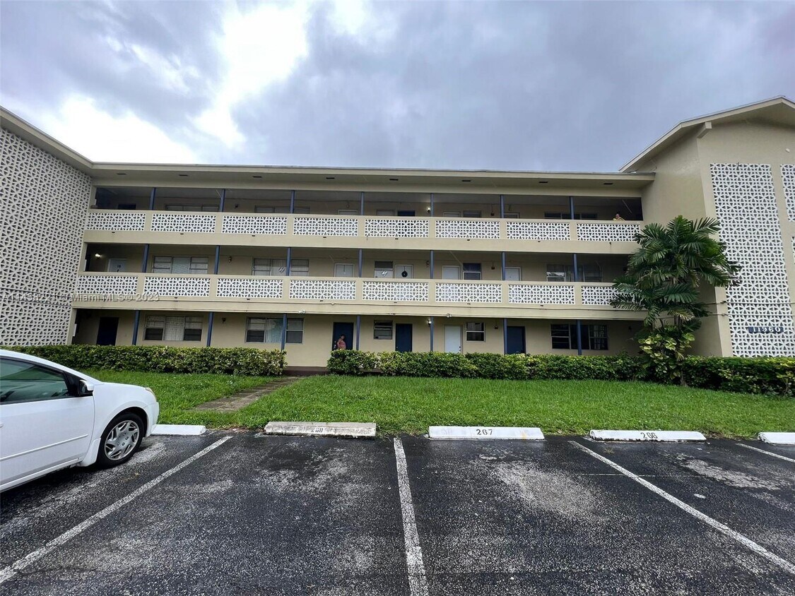 11960 NE 19th Dr Unit 6, North Miami, FL 33181 - Condo for Rent in ...