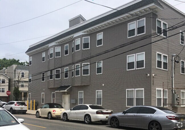 Upper Clinton Hill Apartments for Rent with a Yard - Newark, NJ - 15 ...