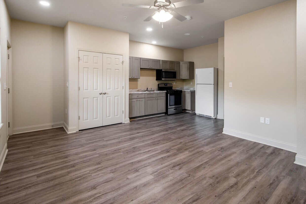 878 4Th St SE Unit B-104, Cairo, GA 39828 - Room for Rent in Cairo, GA ...