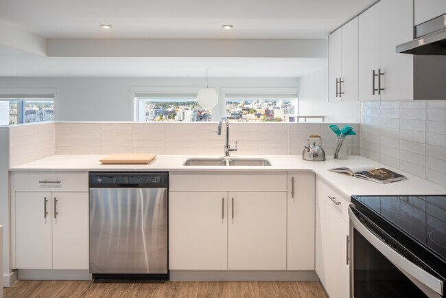 The James at Harbour Towers Apartments - 345 Quebec St Victoria, BC ...