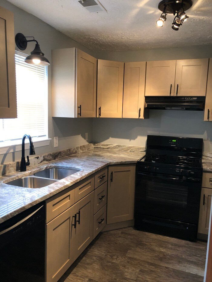 7083 Oakhill Cir, Austell, GA 30168 - House Rental in Austell, GA ...