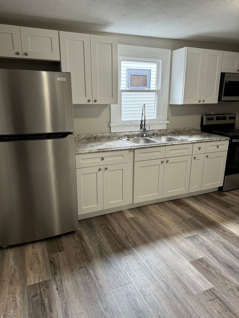 8 Lock St Unit 8 Lock St, Phoenix, NY 13135 - Room for Rent in Phoenix ...