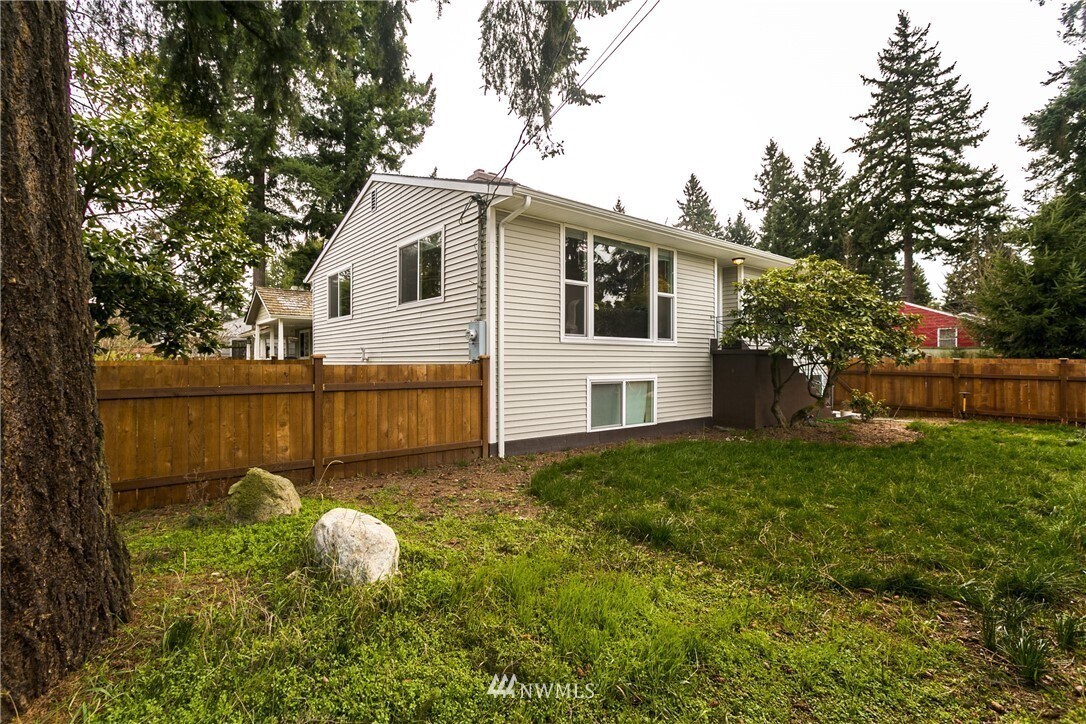 14352 Roslyn Plz N Unit Lower, Seattle, WA 98133 - 14352 Roslyn Plz N ...