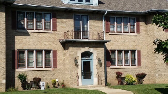 Milwaukee Apartments Under 400