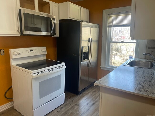 221 Westland St Unit 2nd floor, Hartford, CT 06112 - Room for Rent in ...