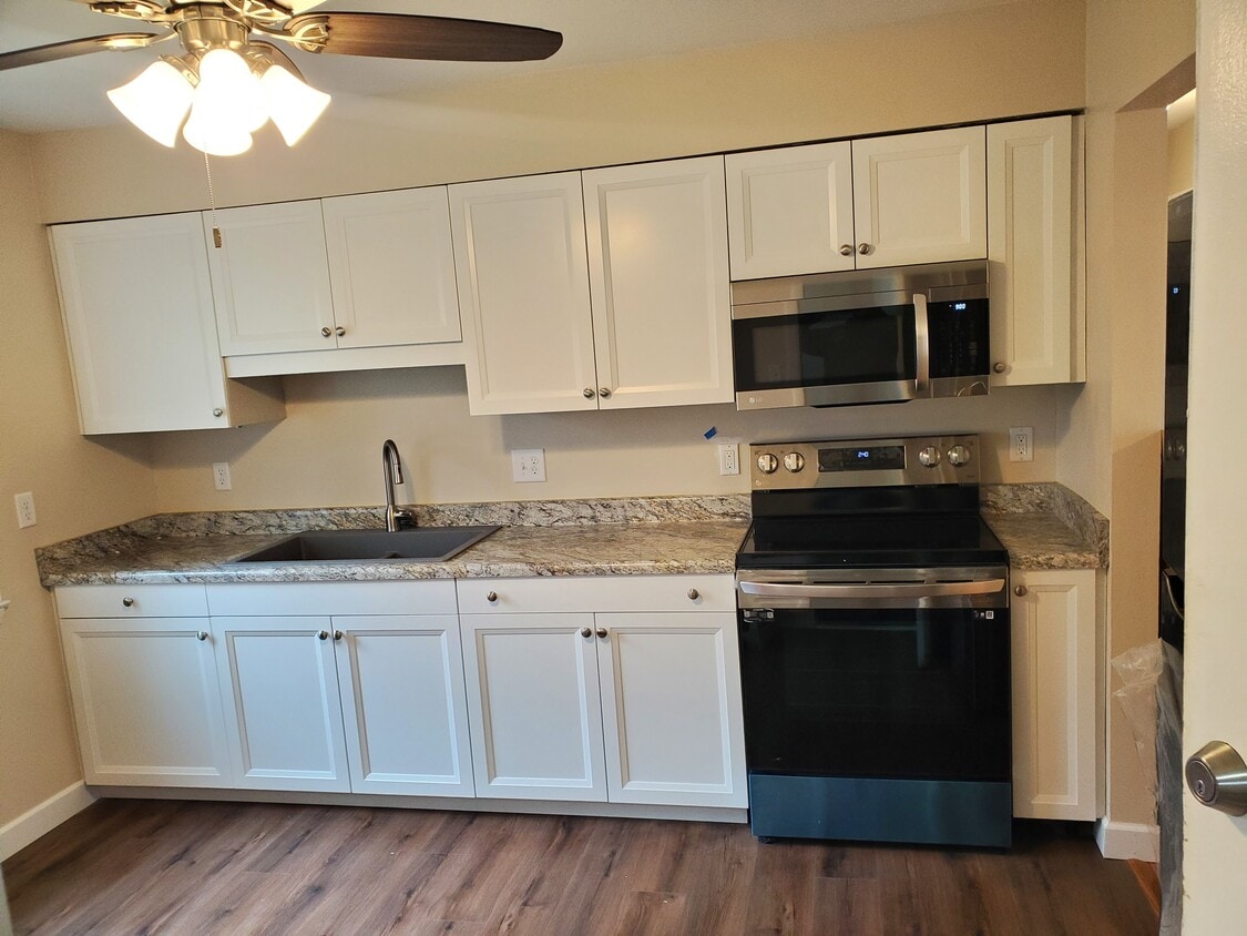 8919 W Tripoli Ave, Milwaukee, WI 53228 - Townhome Rentals in Milwaukee WI | Apartments.com