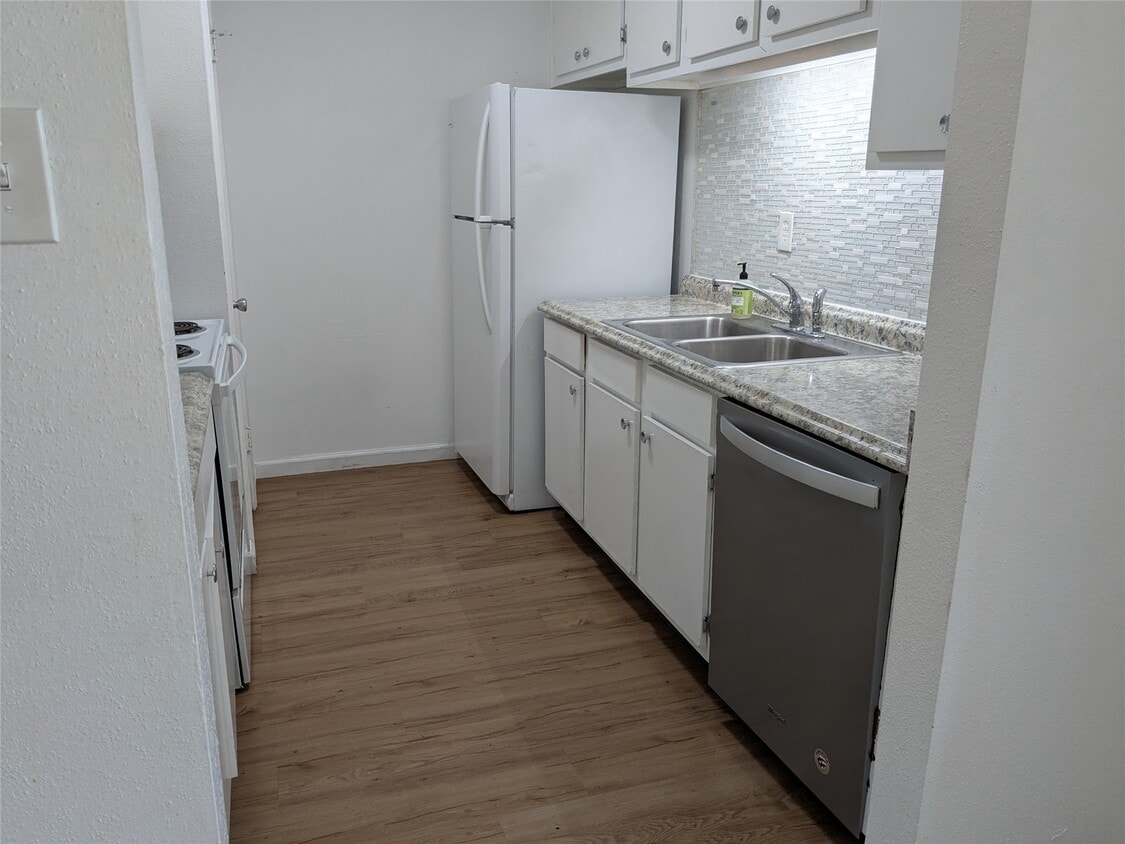 5550 N Braeswood Blvd Unit 135, Houston, TX 77096 - Condo for Rent in ...