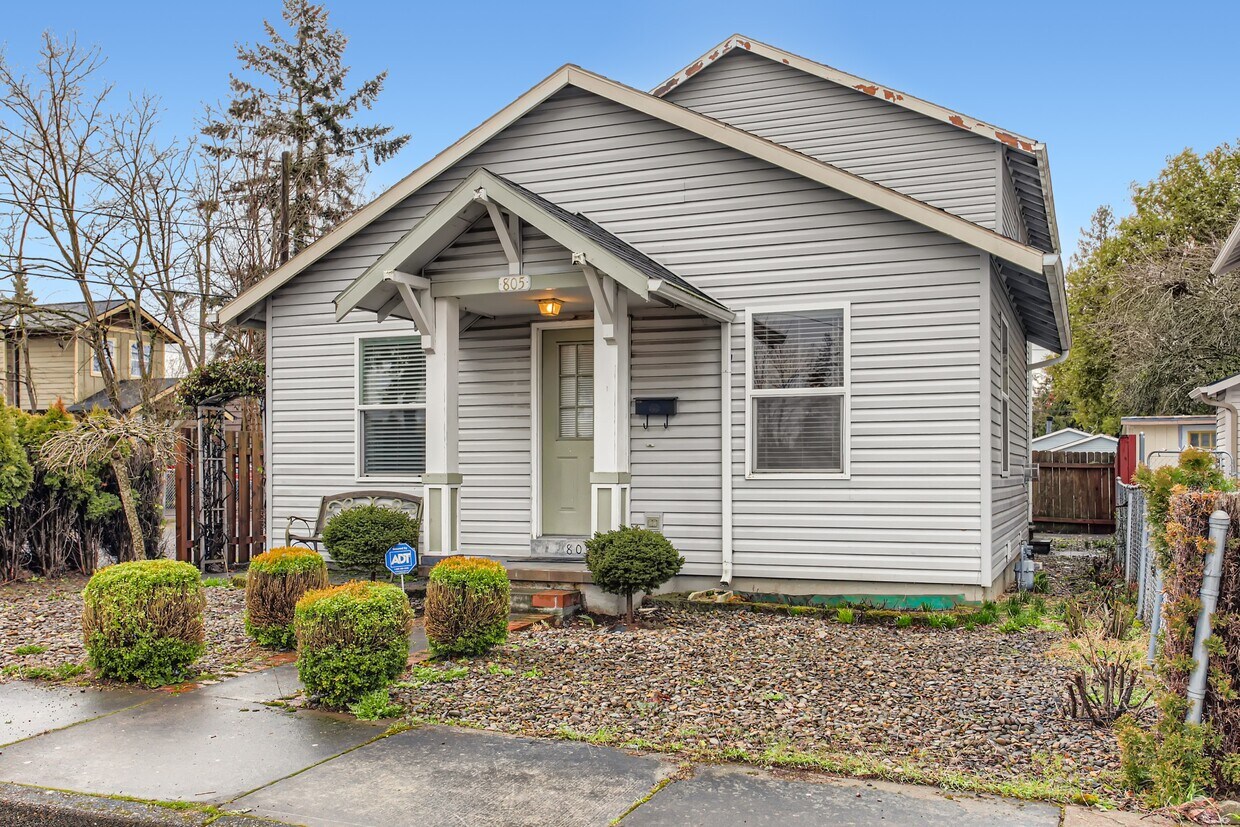805 NE 94th Ave, Portland, OR 97220 - House Rental in Portland, OR ...