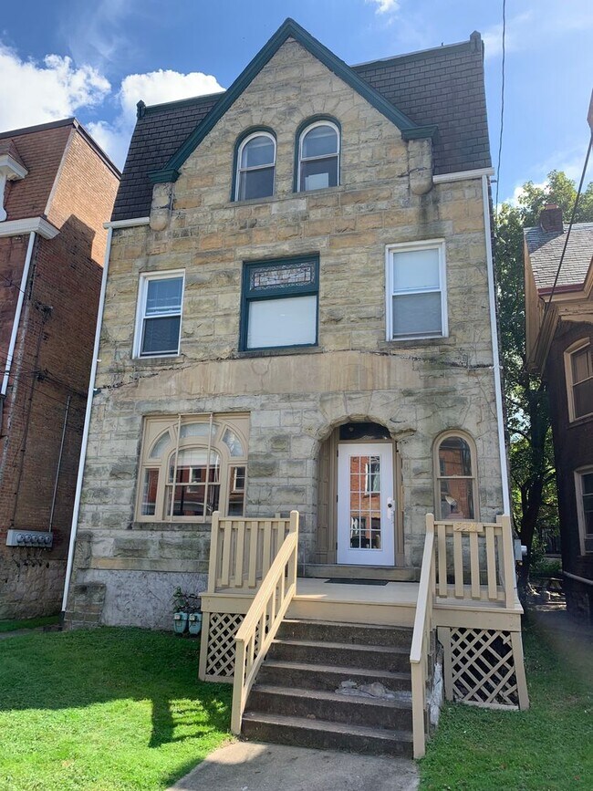 5526 Howe St Unit 1st Floor, Pittsburgh, PA 15232 - Room for Rent in ...