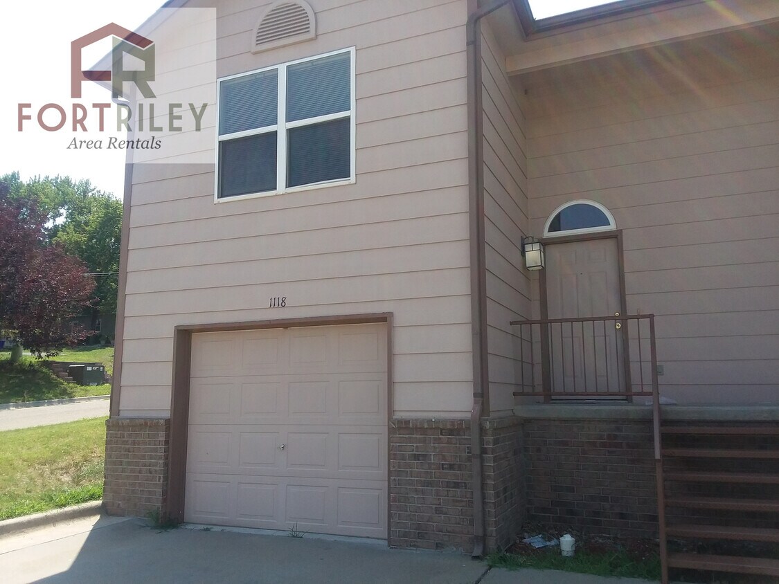 1118 Country Club Ln, Junction City, KS 66441 - House Rental in ...