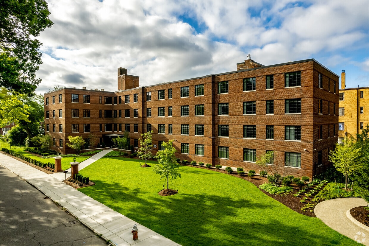 RCI Covington Apartments - 885 Covington Dr Detroit, MI 48203 ...