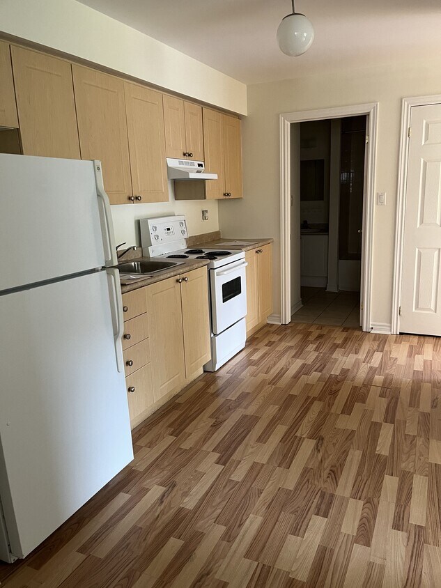 355 Essa Rd Unit 4, Barrie, ON L4N 9C8 Apartments - 355 Essa Rd Barrie ...