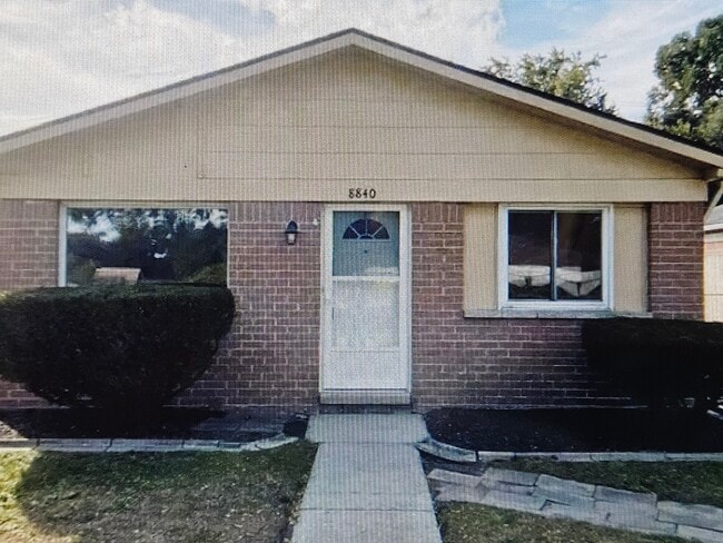 8840 E 14 Mile Rd, Warren, MI 48093 - House Rental in Warren, MI ...