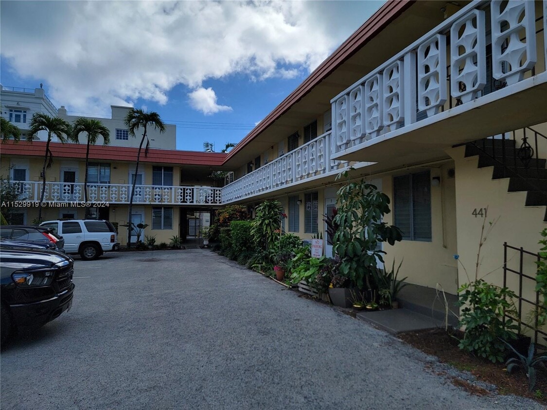 441 Collins Ave Unit 19, Miami Beach, FL 33139 - Room for Rent in Miami ...