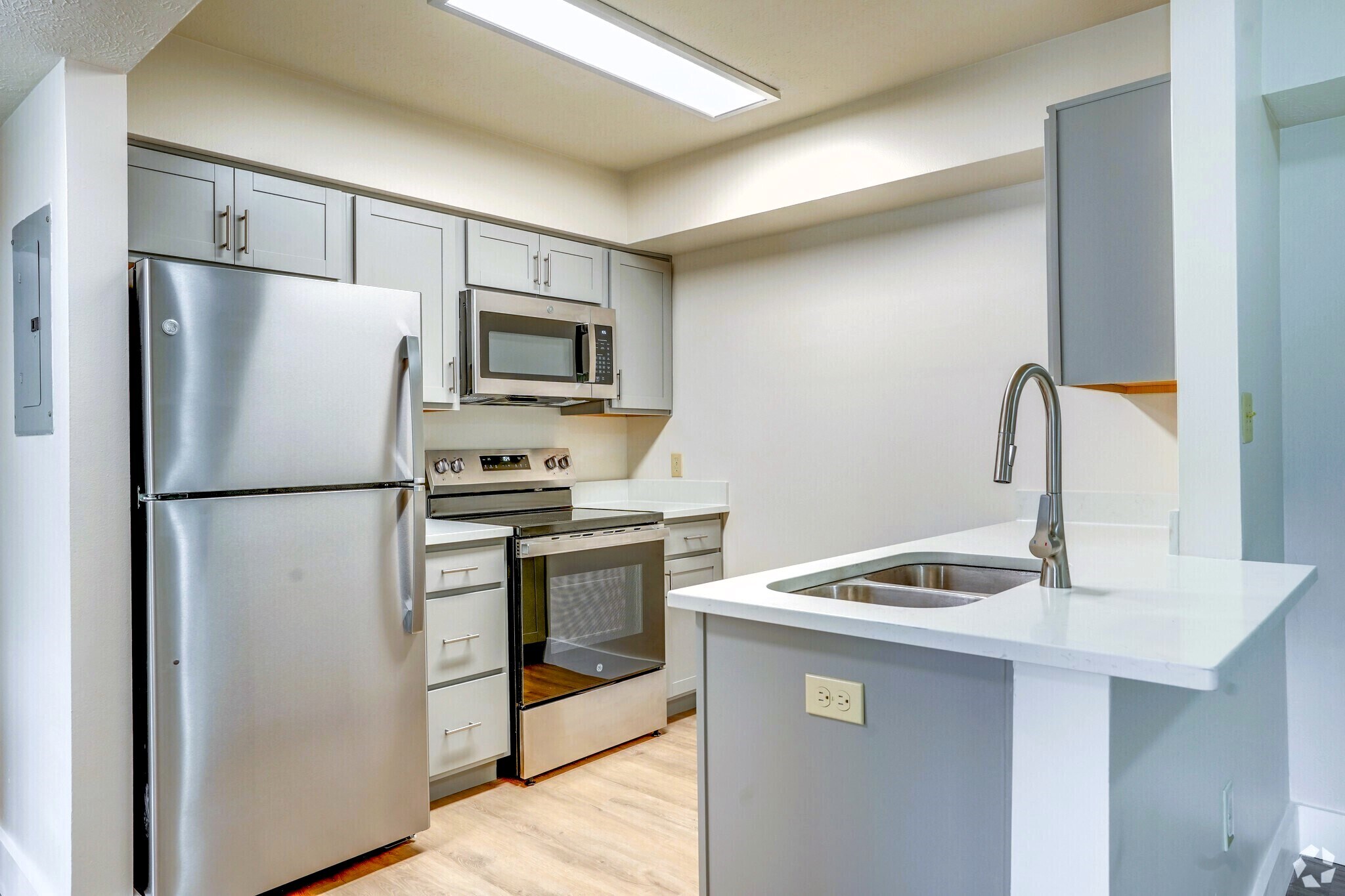 Golfview Apartments - 453 Golfview Blvd Valparaiso, IN 46385 ...