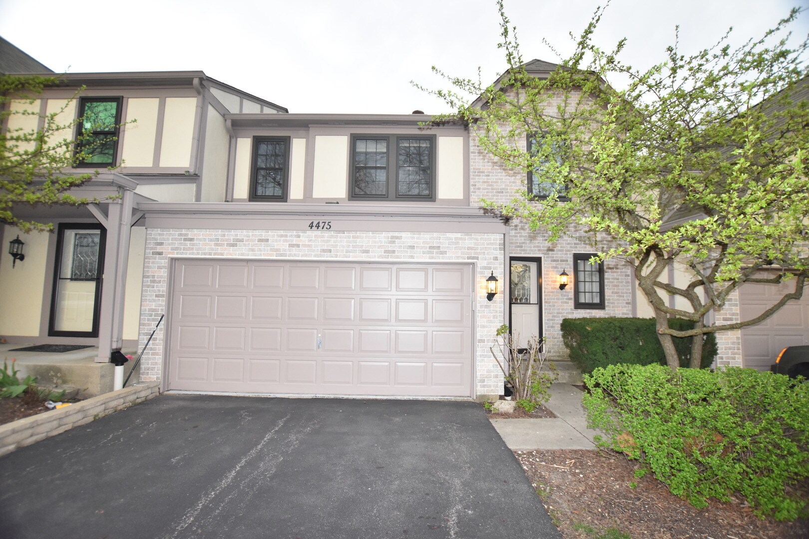 4475 Olmstead Dr, Hoffman Estates, IL 60192 - Townhome Rentals in ...