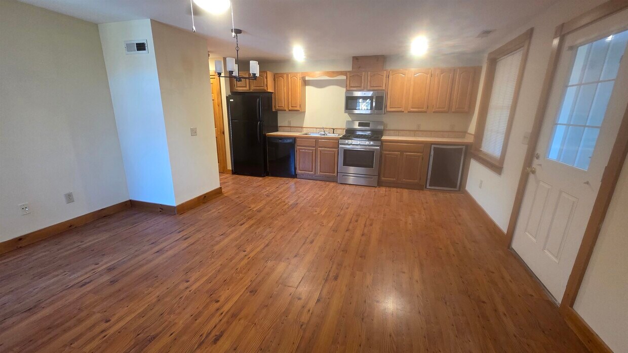 9 Roberts Rd Unit 306, Canaan, NH 03741 - Room for Rent in Canaan, NH ...