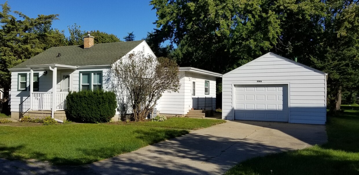 5208 McCurry Rd, Roscoe, IL 61073 - House Rental in Roscoe, IL ...