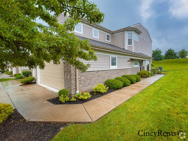 Twin Spires At Lexington Run Apartments for Rent with a Swimming Pool ...