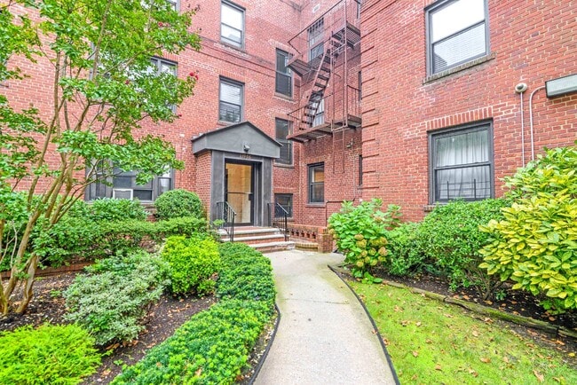 139-06 Pershing Crescent Unit 3F, Queens, NY 11435 - Condo for Rent in ...