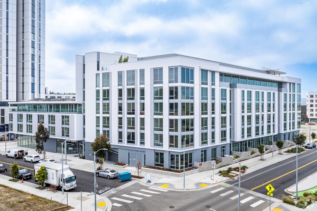 Hawkins - 77 Bruton St San Francisco, CA 94130 | Apartments.com