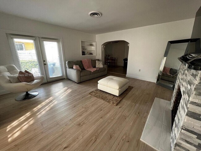 2049 SW 60th Ct Unit 1, Miami, FL 33155 - Room for Rent in Miami, FL ...