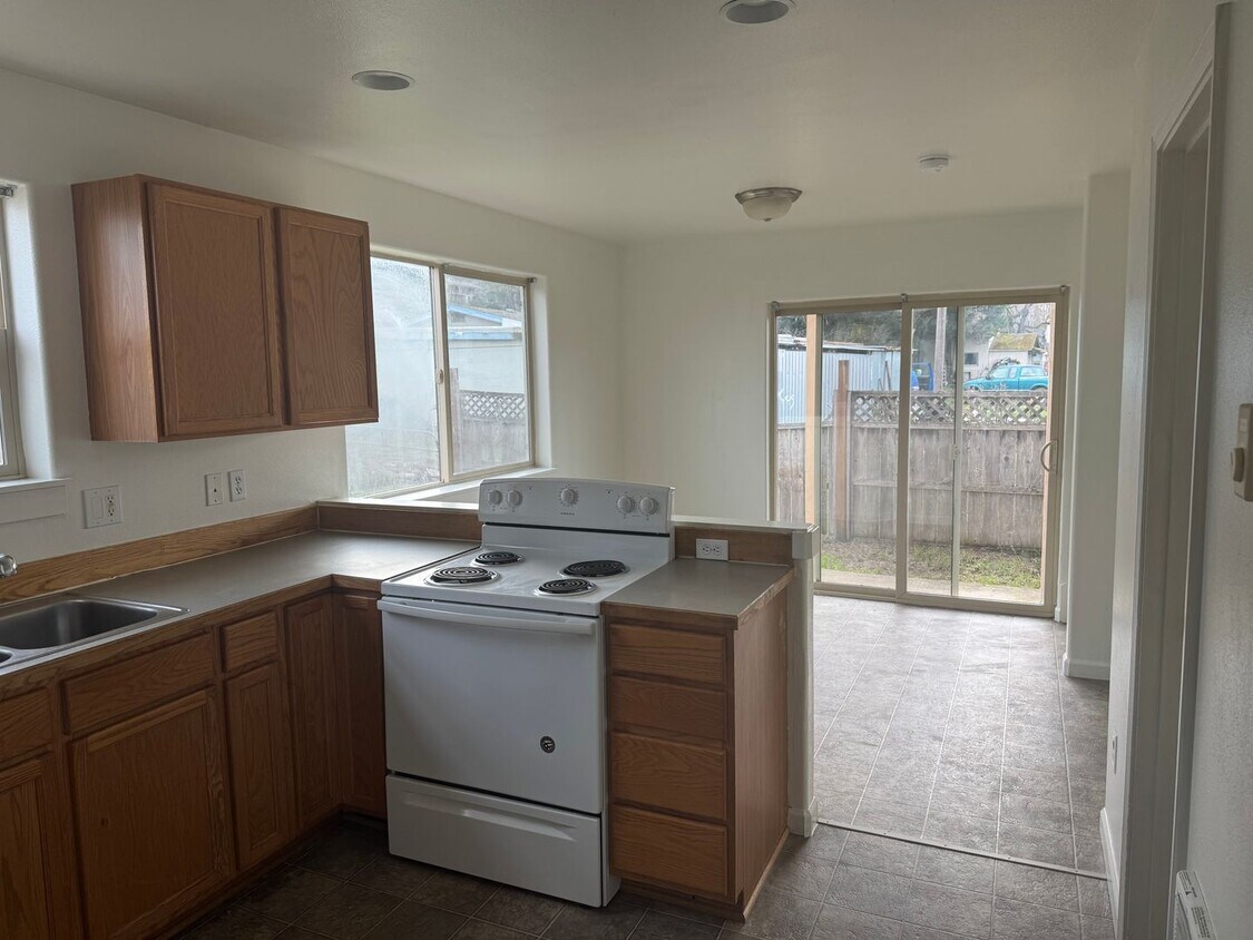 2430-2438 E Whiteaker Ave Unit 2430 E Whiteaker, Cottage Grove, OR ...