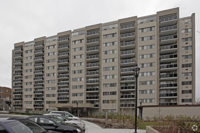 Richgrove Village Apartments - 7-21 Richgrove Dr Toronto, ON ...