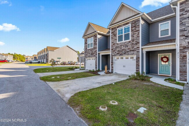 209 N Stingray Ln, Sneads Ferry, NC 28460 - Townhome Rentals in Sneads ...