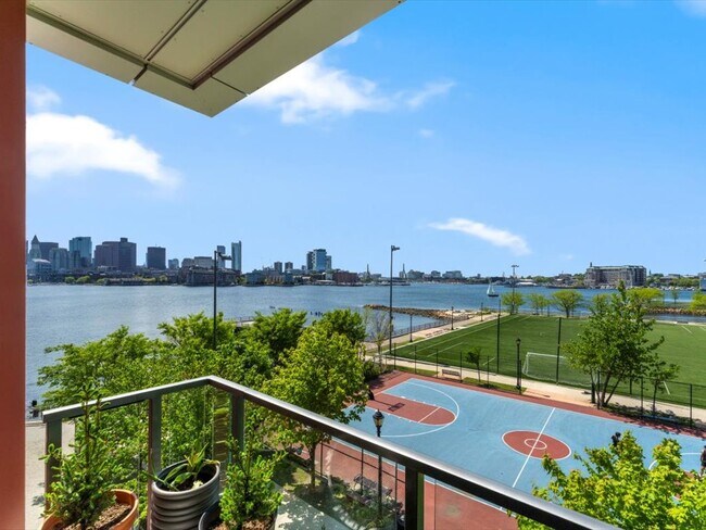 Jeffries Point-Airport Apartments for Rent with a Living Room - East ...