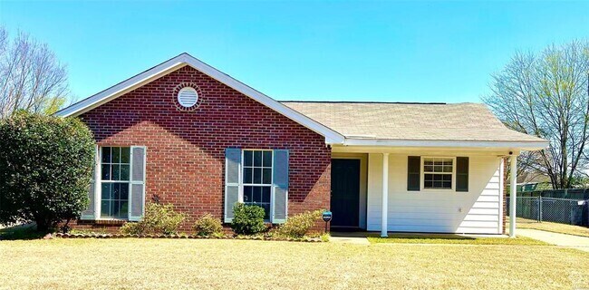 Wynbrook Apartments for Rent with Hardwood Floors - Montgomery, AL - 3 ...