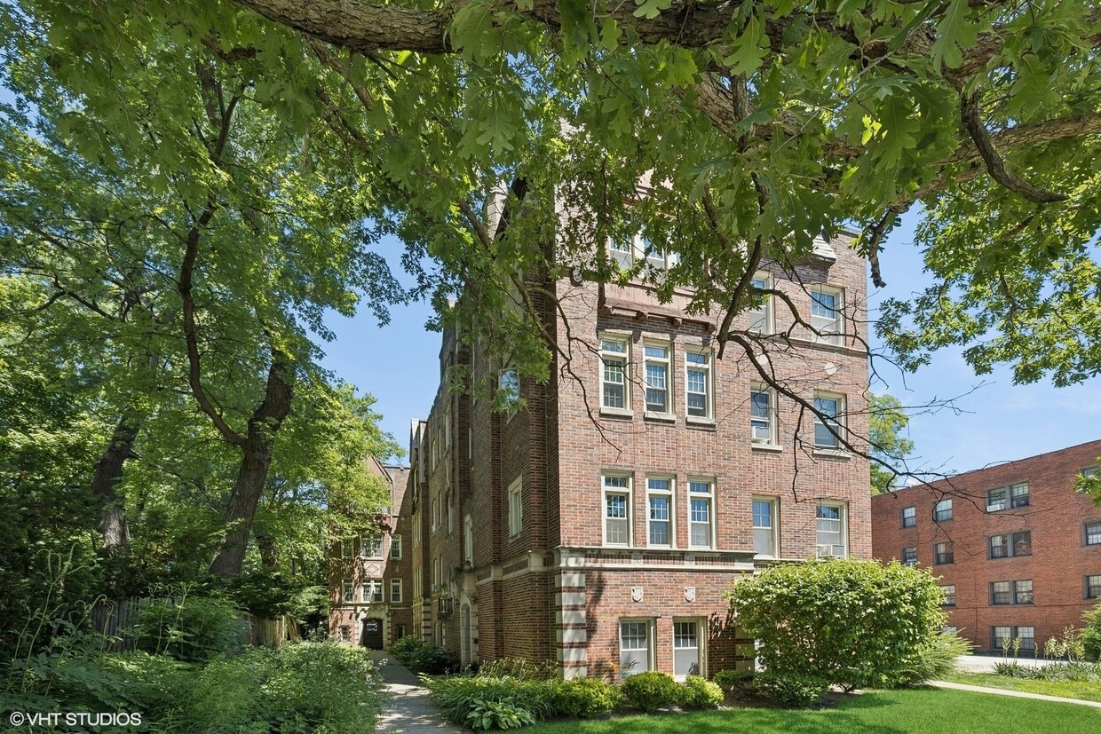 70 Pine Ave Unit 1A, Riverside, IL 60546 - Condo for Rent in Riverside ...