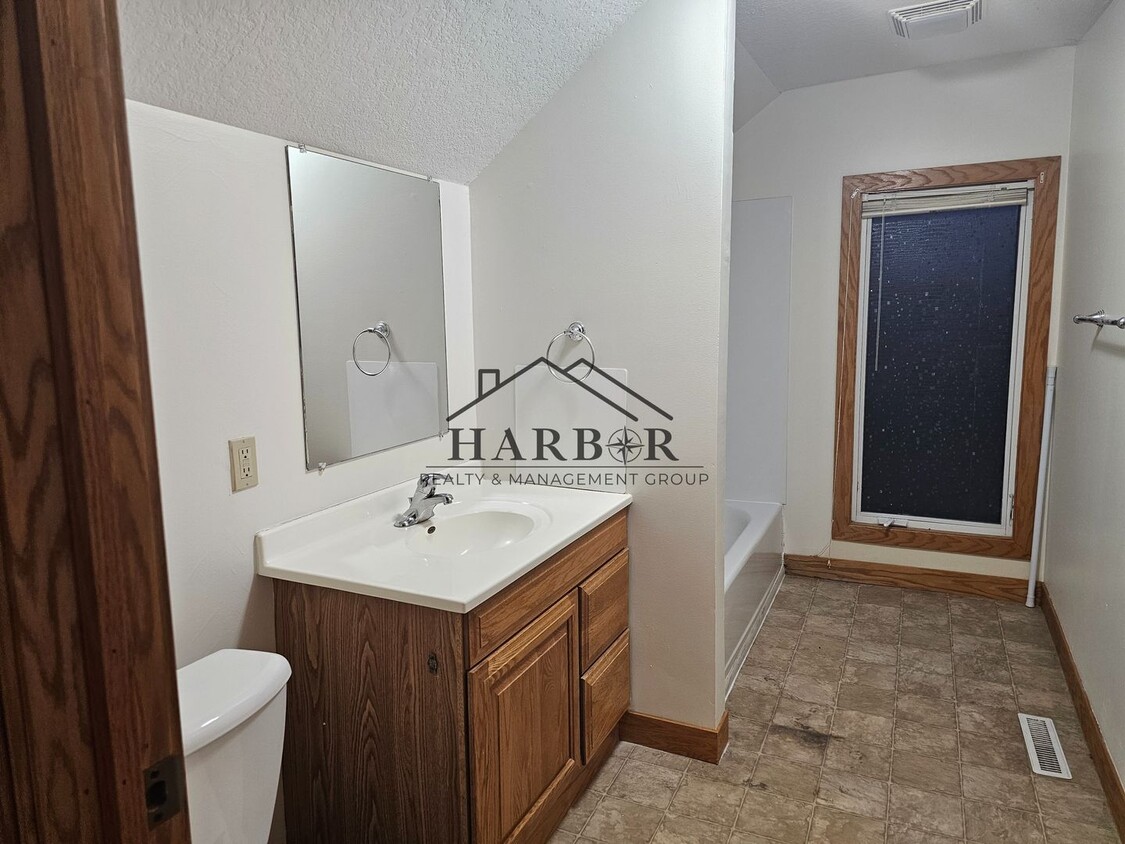 13 2nd St NE, Kasson, MN 55944 - House Rental in Kasson, MN ...