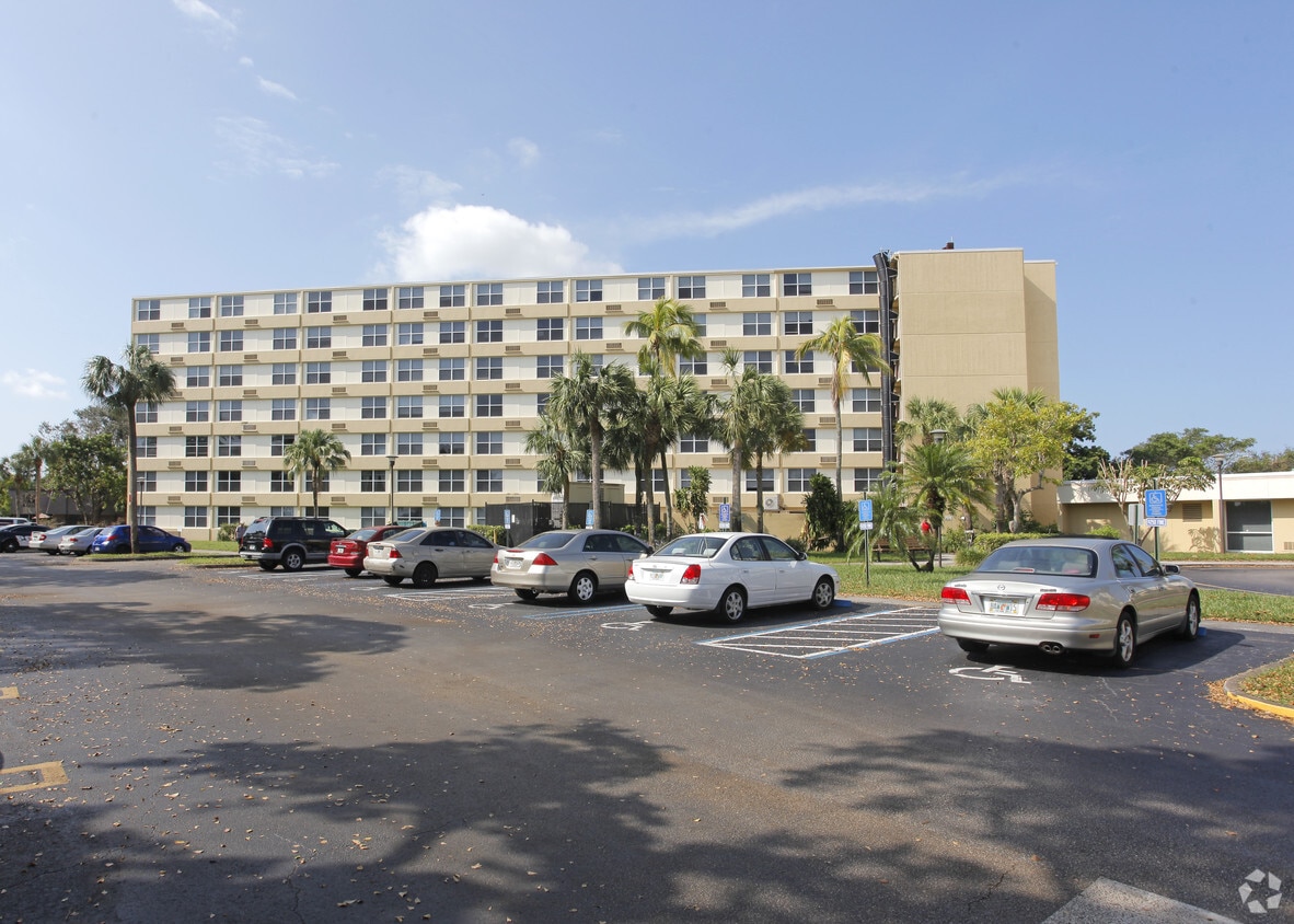 St. Andrews Towers 62+ community - Apartments in Coral Springs, FL ...