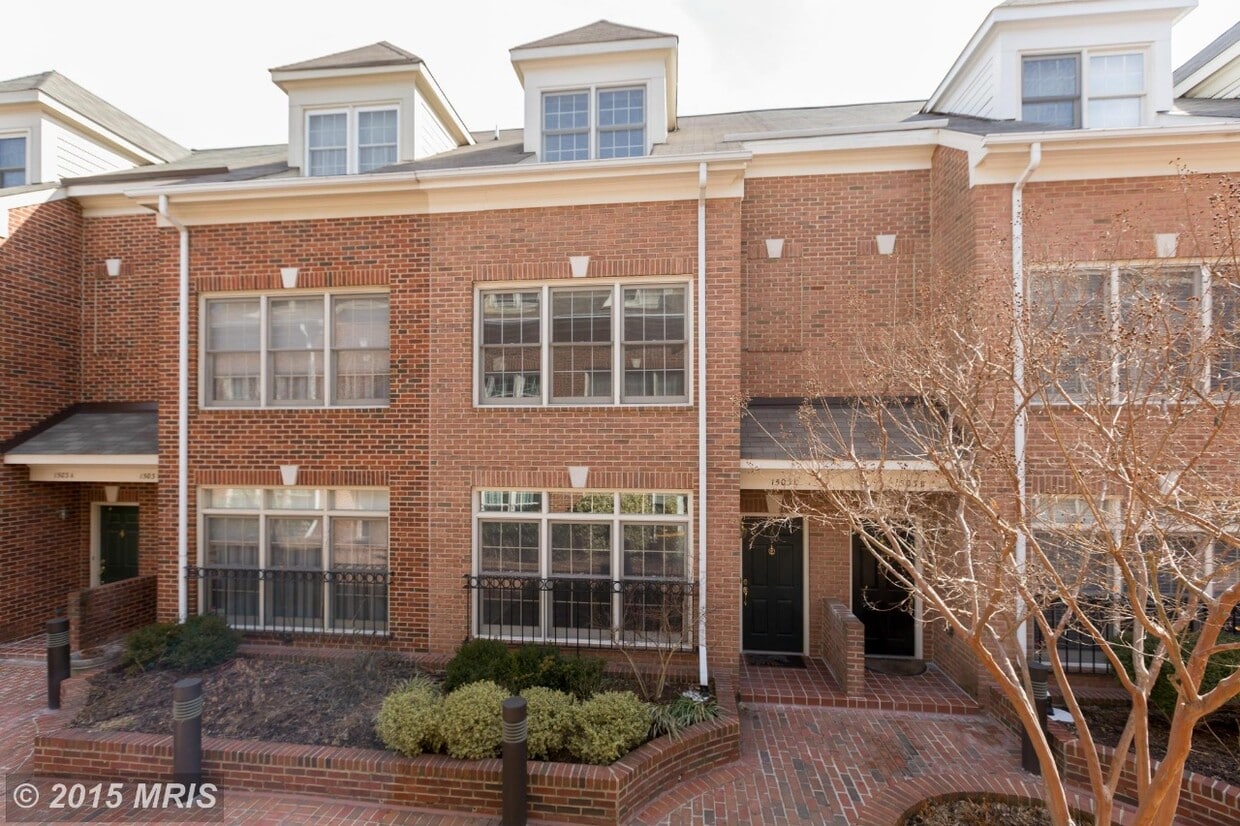 1503 N Colonial Terrace, Arlington, VA 22209 - Townhome Rentals in ...