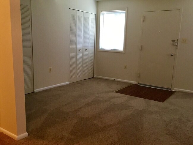 Tysons View Apartments - 2206 Pimmit Run Ln Falls Church, VA ...