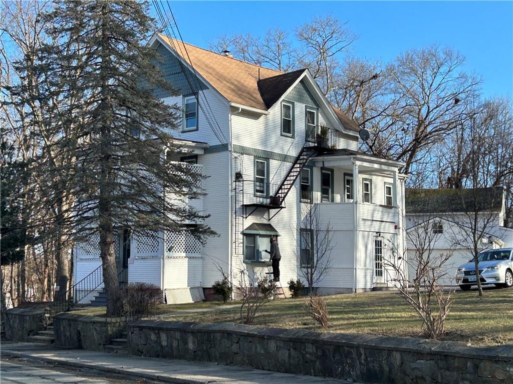 907 Bernon St Unit 2R, Woonsocket, RI 02895 - Room for Rent in ...