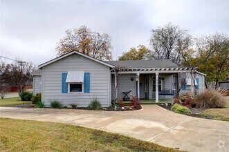 Downtown Grapevine Houses for Rent with EV Charging - Grapevine, TX