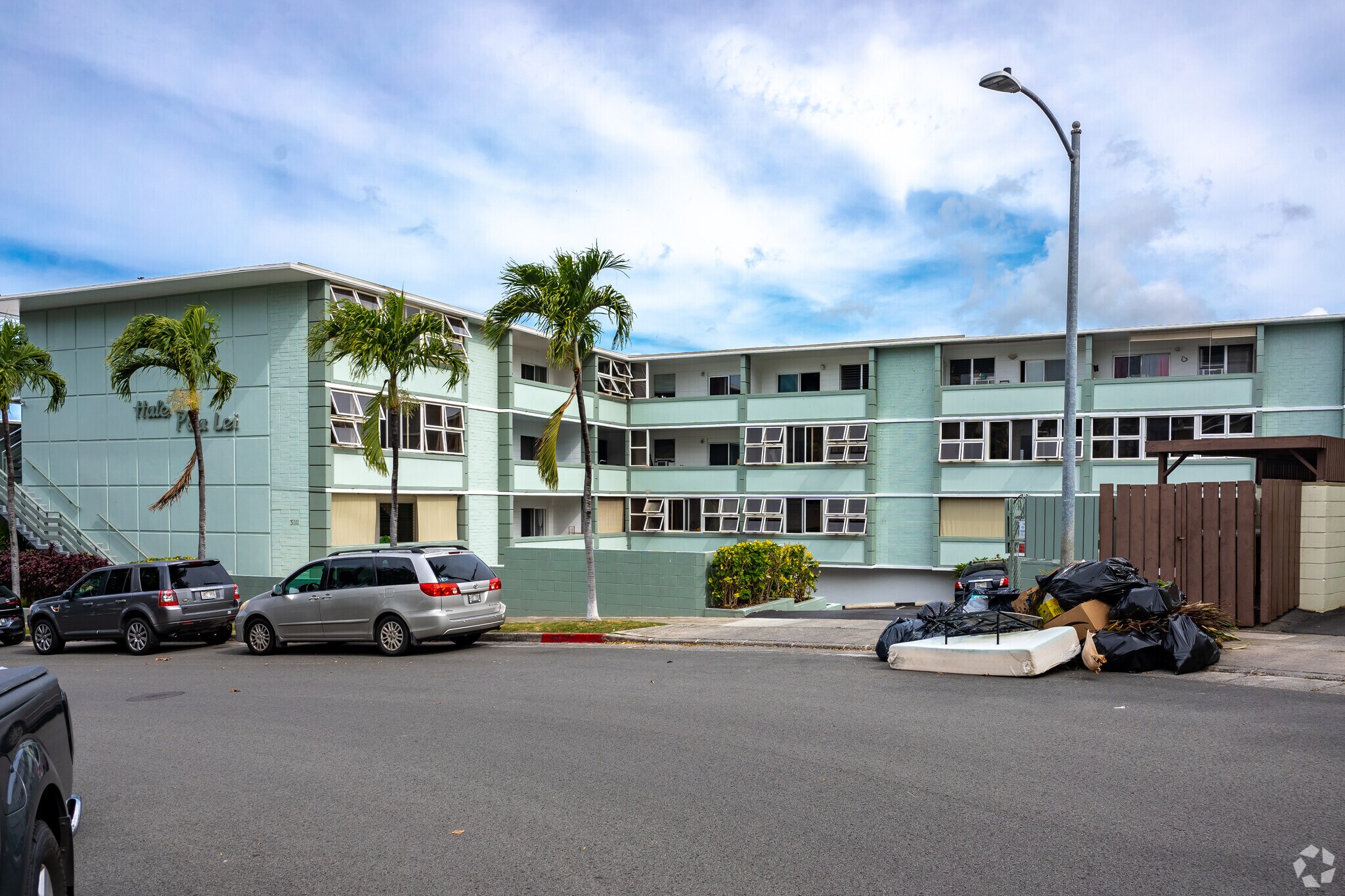 Hale Pualei - 3111 Pualei Cir Honolulu, HI 96815 | Apartments.com