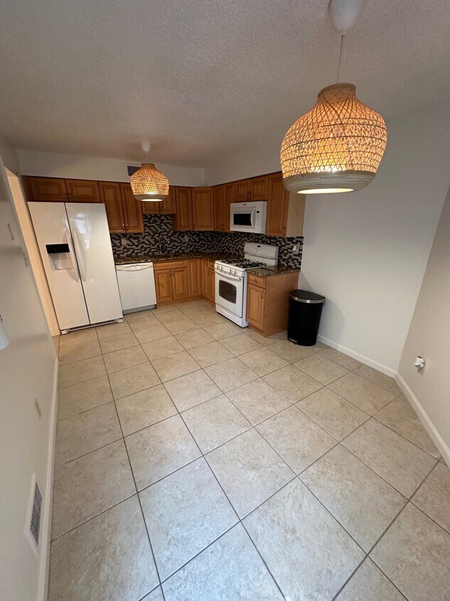 55-1 Smith St, Perth Amboy, NJ 08861 - Townhome Rentals in Perth Amboy ...