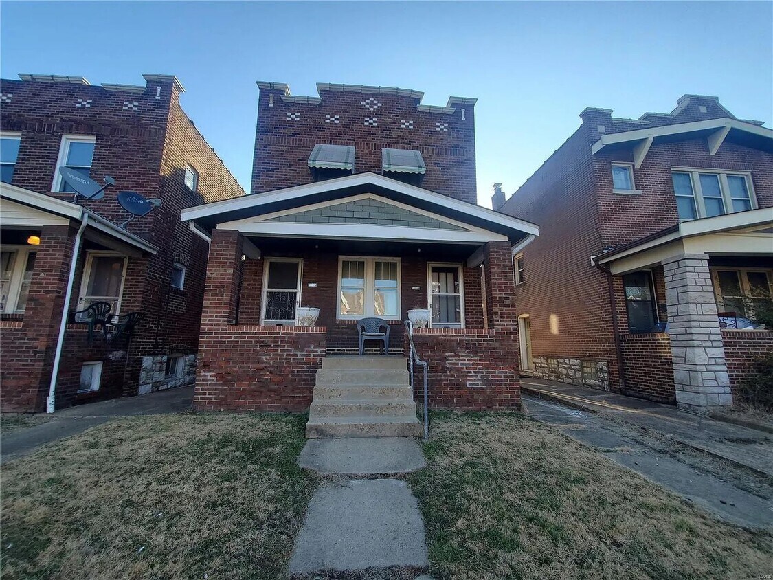 4028 S Spring Ave Unit 4028 - 1st Floor, St. Louis, MO 63116 - Room for Rent in St. Louis, MO ...