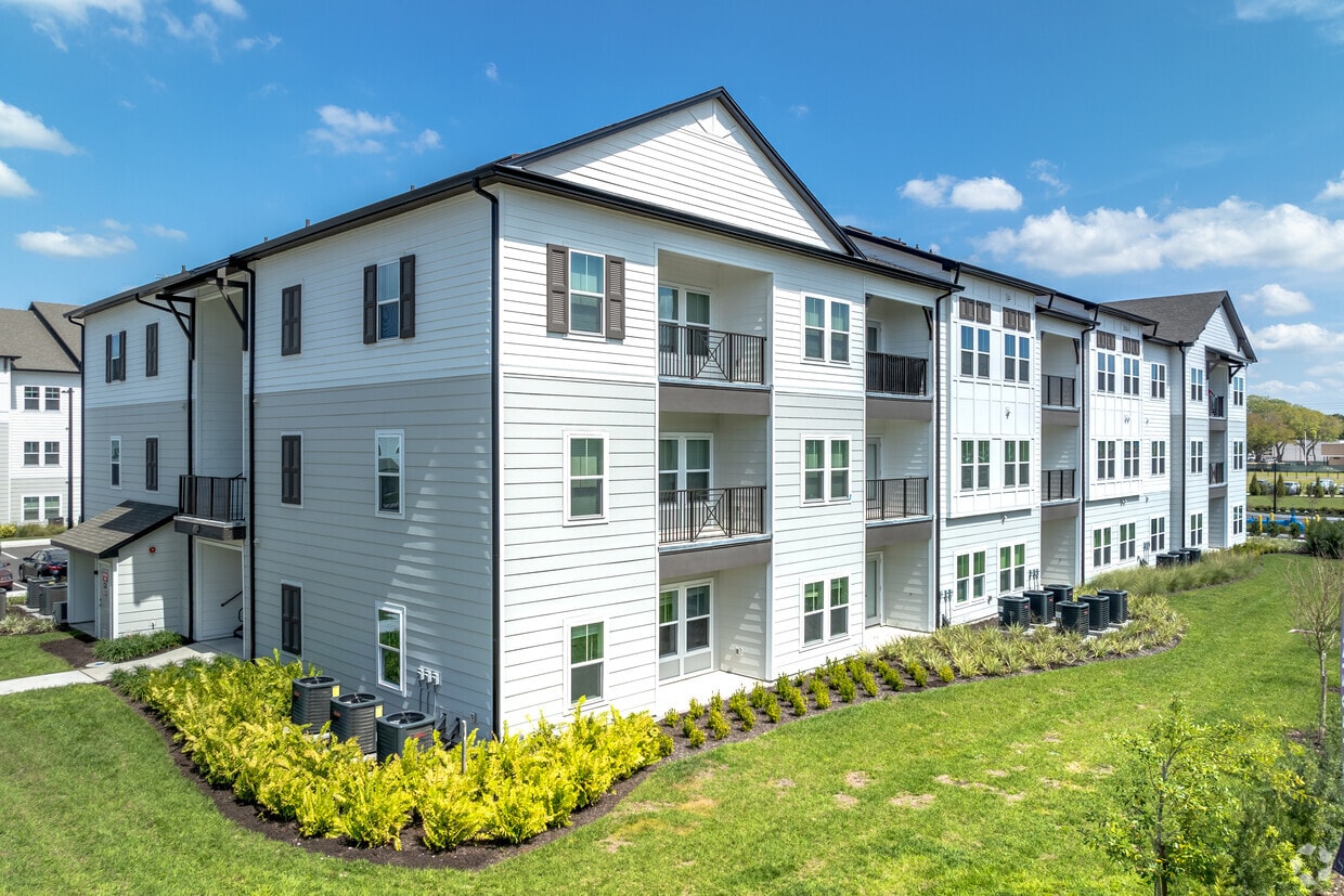 Story Lake Gibson Apartments