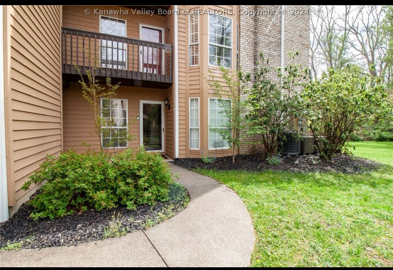 303 Oakbridge Dr Unit 303, Hurricane, WV 25526 - Condo for Rent in ...
