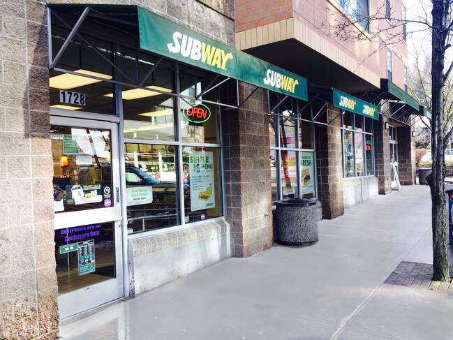 Collins Circle Rentals - Portland, OR | Apartments.com