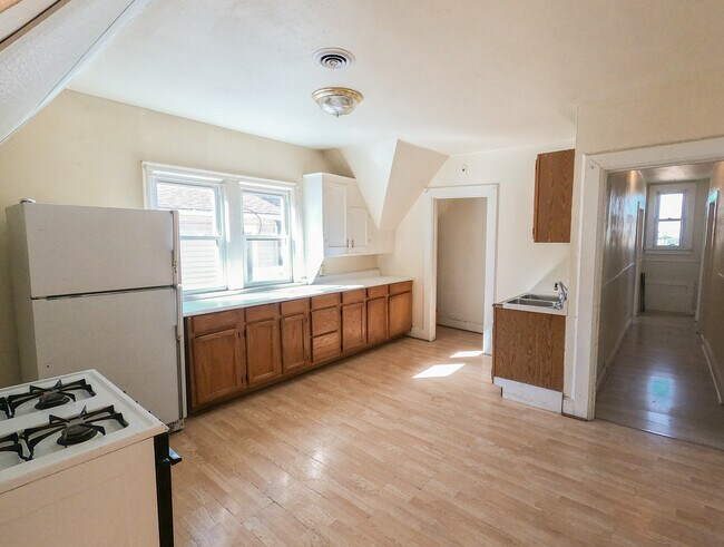 1324 W Holt Ave Unit 1324A Upper, Milwaukee, WI 53215 - 1324 W Holt Ave ...